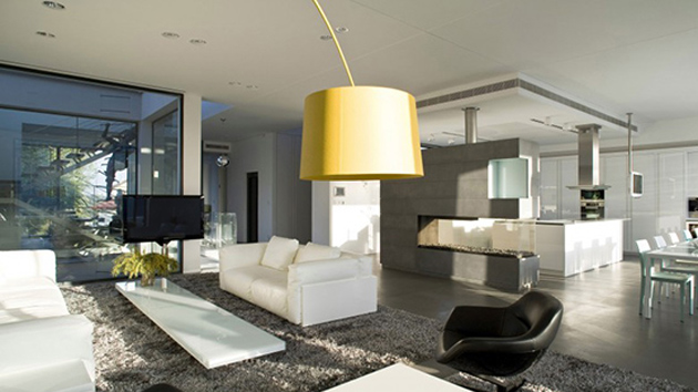 Transparent and Flexible Bridging House in Israel | Home Design Lover